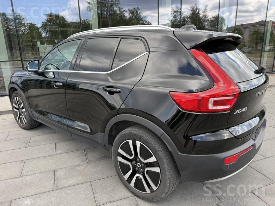 Black Volvo XC40 2021 in Riga, with an engine capacity of 1.50 L and mileage of 125 thousand km for 25900 €, photo 14 on AUTOMOTO.COM.LV