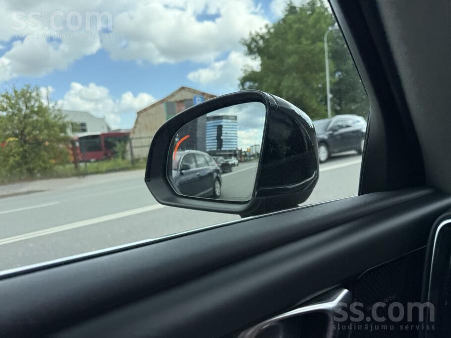 Black Volvo XC40 2021 in Riga, with an engine capacity of 1.50 L and mileage of 125 thousand km for 25900 €, photo 15 on AUTOMOTO.COM.LV