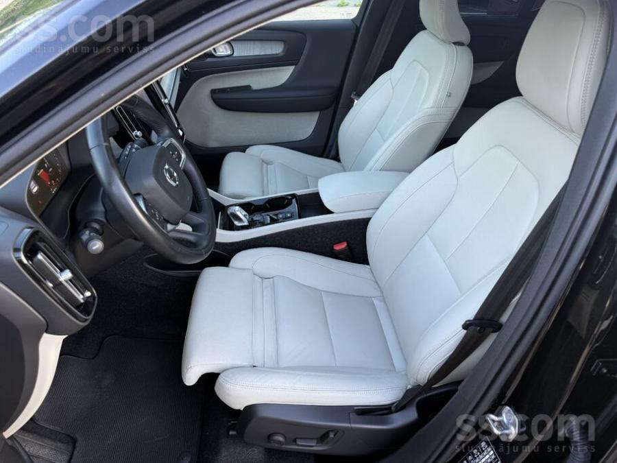 Black Volvo XC40 2021 in Riga, with an engine capacity of 1.50 L and mileage of 125 thousand km for 25900 €, photo 17 on AUTOMOTO.COM.LV