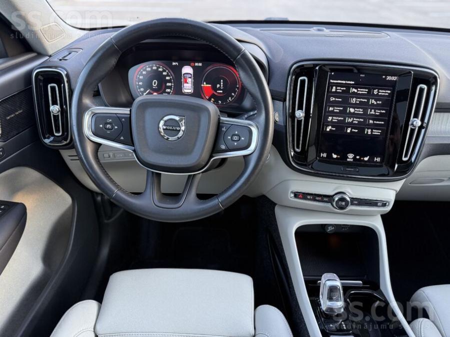 Black Volvo XC40 2021 in Riga, with an engine capacity of 1.50 L and mileage of 125 thousand km for 25900 €, photo 19 on AUTOMOTO.COM.LV