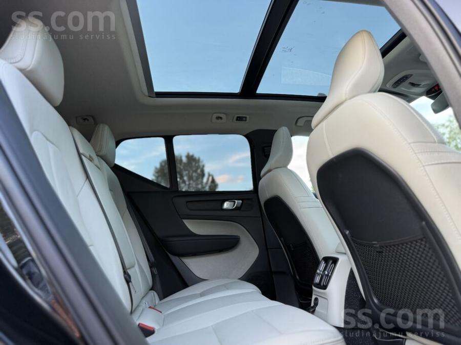 Black Volvo XC40 2021 in Riga, with an engine capacity of 1.50 L and mileage of 125 thousand km for 25900 €, photo 20 on AUTOMOTO.COM.LV