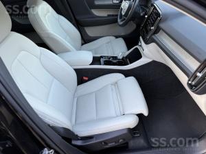 Black Volvo XC40 2021 in Riga, with an engine capacity of 1.50 L and mileage of 125 thousand km for 25900 €, photo 24 on AUTOMOTO.COM.LV