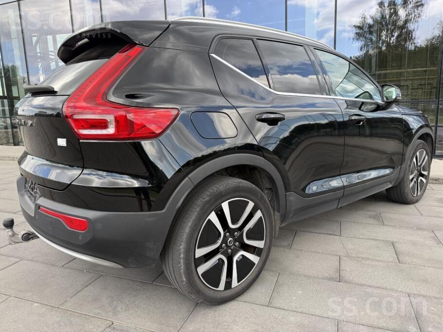 Black Volvo XC40 2021 in Riga, with an engine capacity of 1.50 L and mileage of 125 thousand km for 25900 €, photo 27 on AUTOMOTO.COM.LV