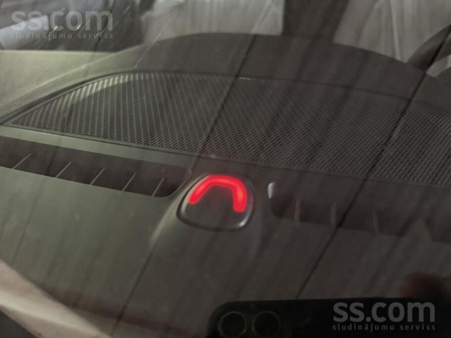 Black Volvo XC40 2021 in Riga, with an engine capacity of 1.50 L and mileage of 125 thousand km for 25900 €, photo 35 on AUTOMOTO.COM.LV