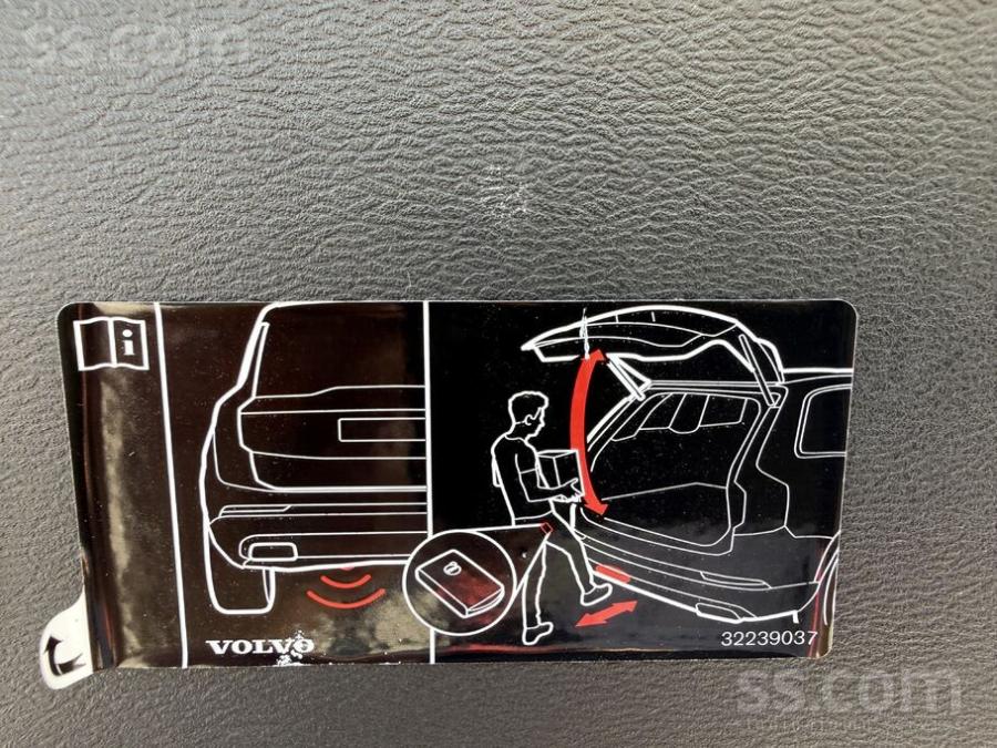 Black Volvo XC40 2021 in Riga, with an engine capacity of 1.50 L and mileage of 125 thousand km for 25900 €, photo 36 on AUTOMOTO.COM.LV
