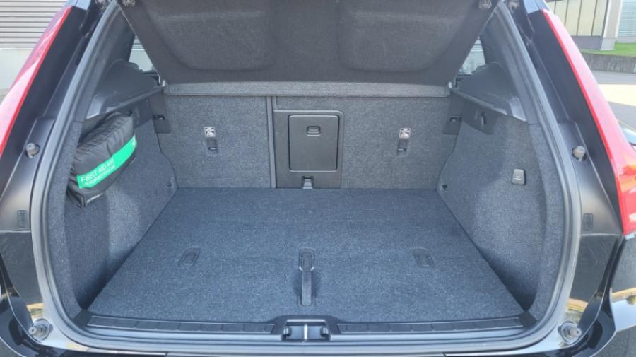 Melns Volvo XC40 2021 Rīga, ar dzinēja tilpumu 1.50 L un nobraukumu 163 tūkst. km par 20500 €, foto 17 vietnē AUTOMOTO.COM.LV