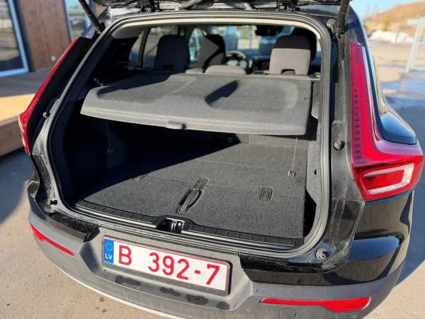 Melns Volvo XC40 2021 Rīga, ar dzinēja tilpumu 1.50 L un nobraukumu 163 tūkst. km par 15000 €, foto 4 vietnē AUTOMOTO.COM.LV