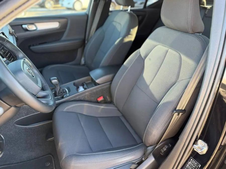 Black Volvo XC40 2021 in Riga, with an engine capacity of 1.50 L and mileage of 163 thousand km for 15000 €, photo 11 on AUTOMOTO.COM.LV