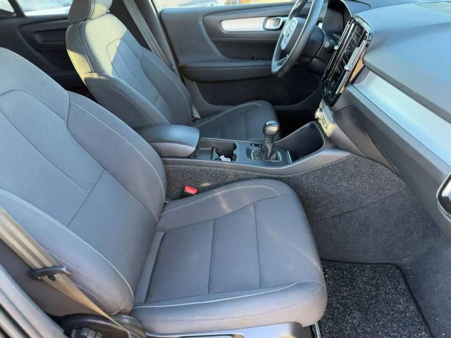 Black Volvo XC40 2021 in Riga, with an engine capacity of 1.50 L and mileage of 163 thousand km for 15000 €, photo 13 on AUTOMOTO.COM.LV