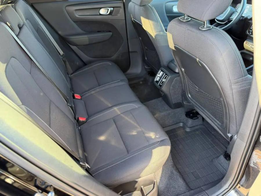 Black Volvo XC40 2021 in Riga, with an engine capacity of 1.50 L and mileage of 163 thousand km for 15000 €, photo 14 on AUTOMOTO.COM.LV