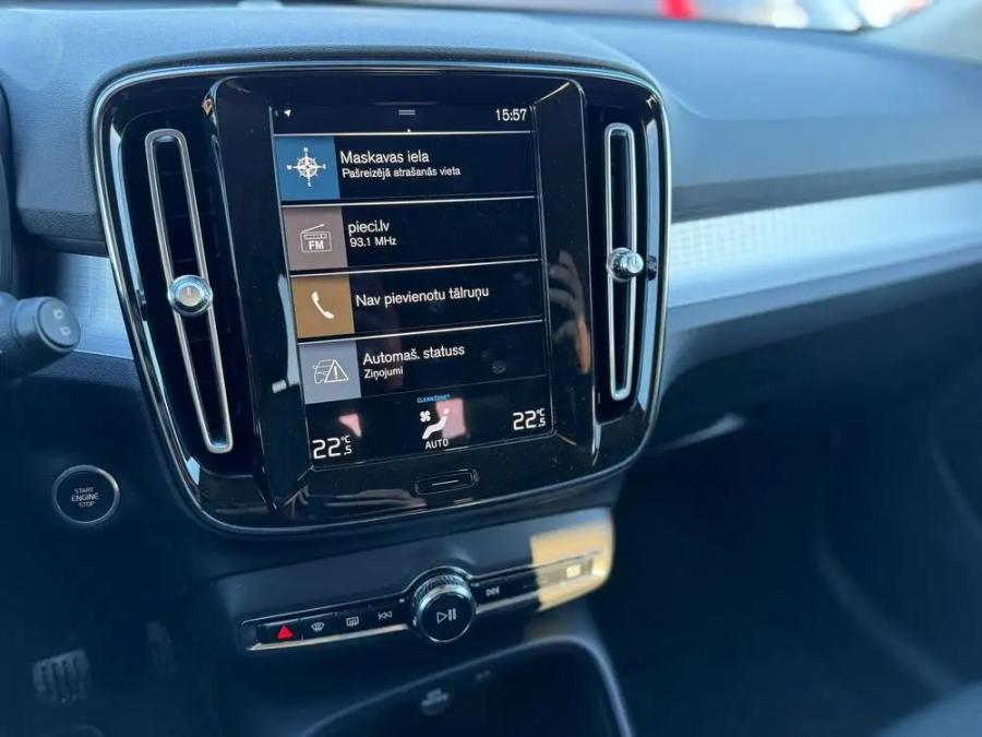 Black Volvo XC40 2021 in Riga, with an engine capacity of 1.50 L and mileage of 163 thousand km for 15000 €, photo 16 on AUTOMOTO.COM.LV