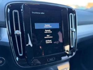 Black Volvo XC40 2021 in Riga, with an engine capacity of 1.50 L and mileage of 163 thousand km for 15000 €, photo 17 on AUTOMOTO.COM.LV
