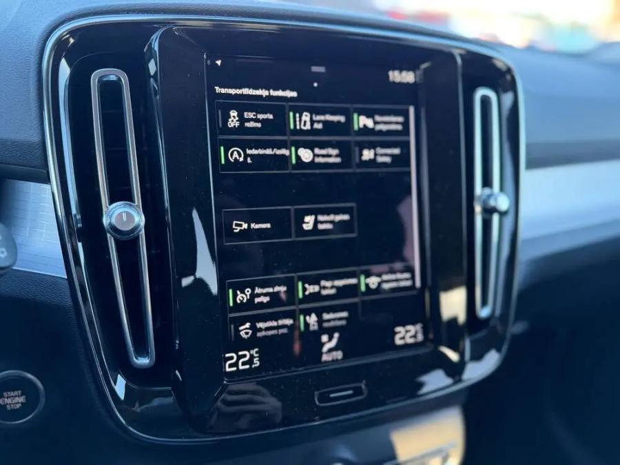 Black Volvo XC40 2021 in Riga, with an engine capacity of 1.50 L and mileage of 163 thousand km for 15000 €, photo 19 on AUTOMOTO.COM.LV