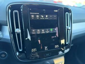 Black Volvo XC40 2021 in Riga, with an engine capacity of 1.50 L and mileage of 163 thousand km for 15000 €, photo 20 on AUTOMOTO.COM.LV