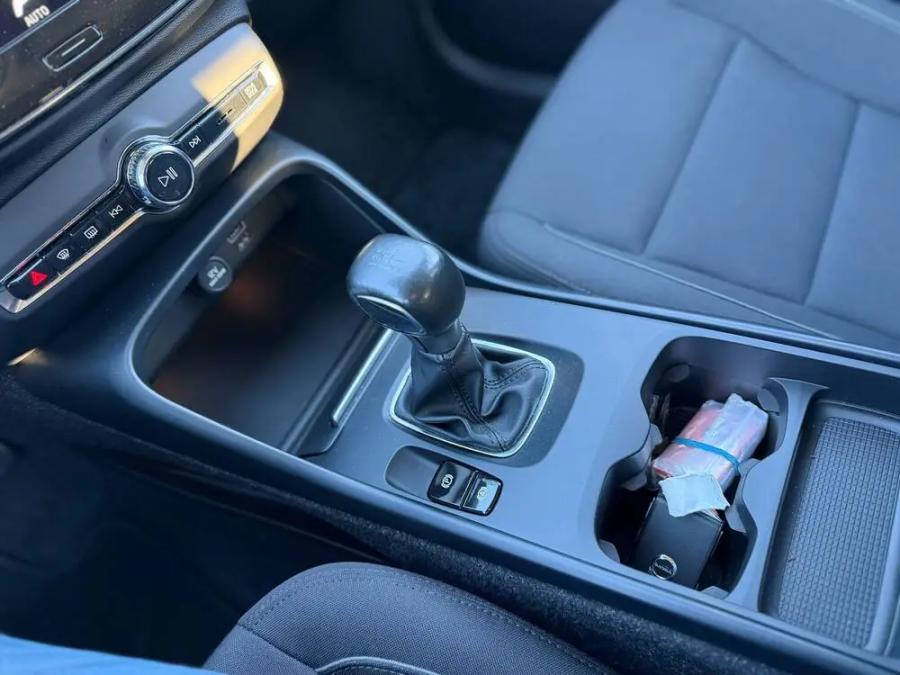Black Volvo XC40 2021 in Riga, with an engine capacity of 1.50 L and mileage of 163 thousand km for 15000 €, photo 21 on AUTOMOTO.COM.LV