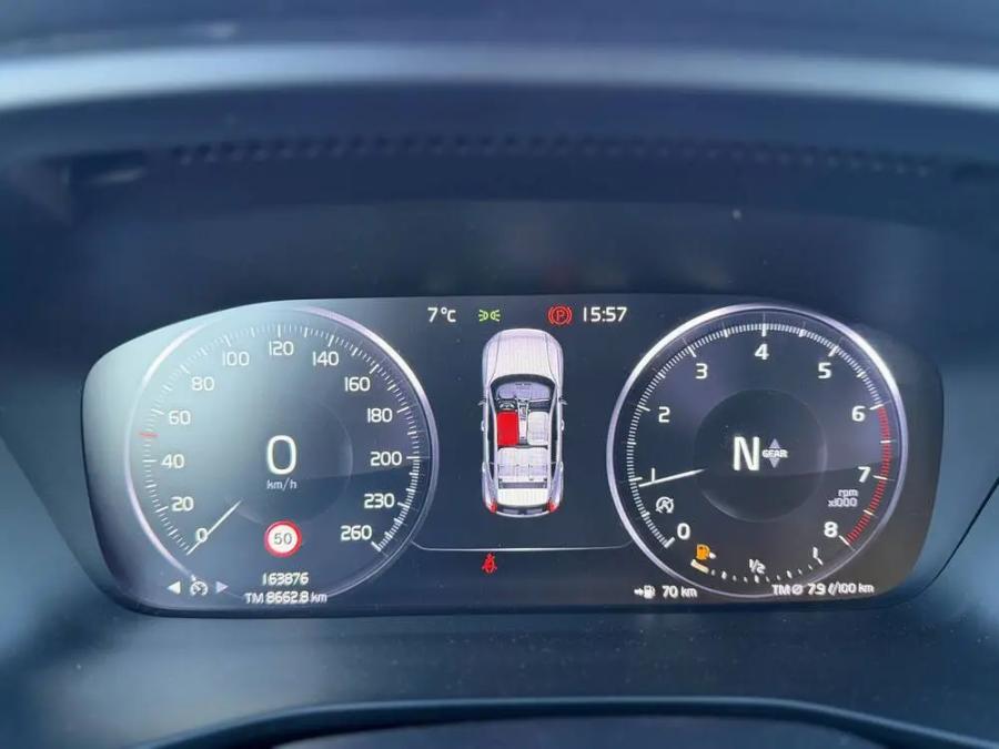 Black Volvo XC40 2021 in Riga, with an engine capacity of 1.50 L and mileage of 163 thousand km for 15000 €, photo 23 on AUTOMOTO.COM.LV