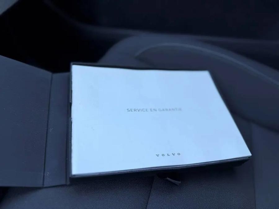 Black Volvo XC40 2021 in Riga, with an engine capacity of 1.50 L and mileage of 163 thousand km for 15000 €, photo 24 on AUTOMOTO.COM.LV
