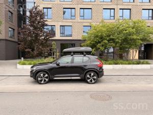 Black Volvo XC40 2021 in Riga, with an engine capacity of 1.50 L and mileage of 217 thousand km for 20750 €, photo 3 on AUTOMOTO.COM.LV