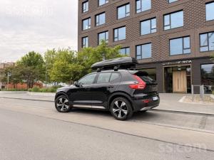 Black Volvo XC40 2021 in Riga, with an engine capacity of 1.50 L and mileage of 217 thousand km for 20750 €, photo 4 on AUTOMOTO.COM.LV
