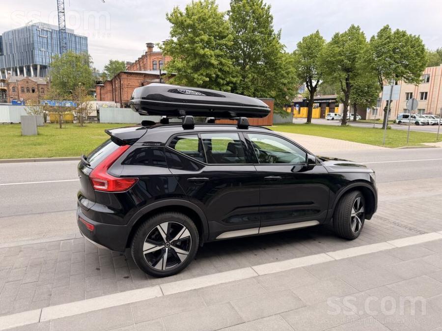 Black Volvo XC40 2021 in Riga, with an engine capacity of 1.50 L and mileage of 217 thousand km for 20750 €, photo 5 on AUTOMOTO.COM.LV