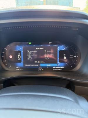 Black Volvo XC40 2021 in Riga, with an engine capacity of 1.50 L and mileage of 217 thousand km for 20750 €, photo 7 on AUTOMOTO.COM.LV