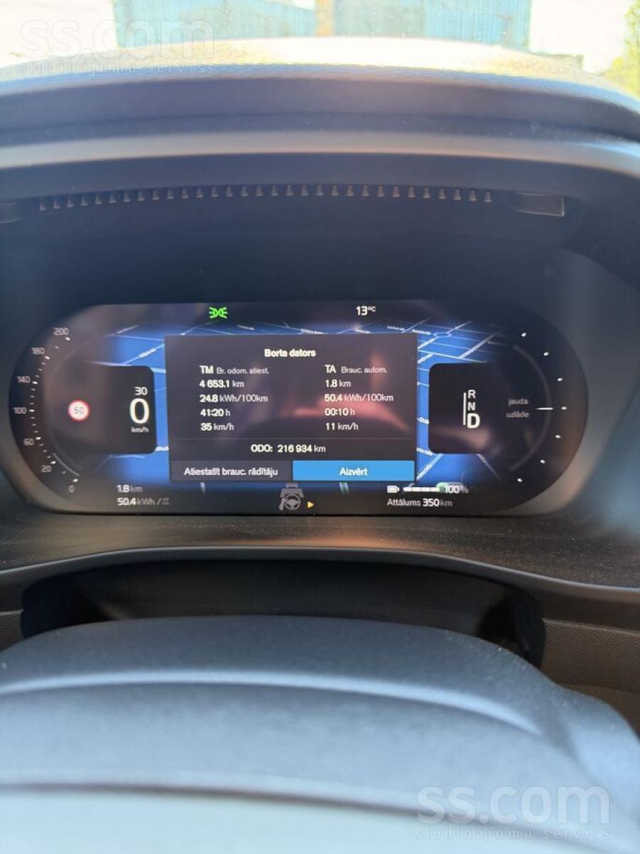 Black Volvo XC40 2021 in Riga, with an engine capacity of 1.50 L and mileage of 217 thousand km for 20750 €, photo 7 on AUTOMOTO.COM.LV