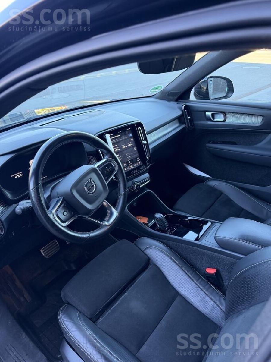 Black Volvo XC40 2021 in Riga, with an engine capacity of 1.50 L and mileage of 217 thousand km for 20750 €, photo 9 on AUTOMOTO.COM.LV