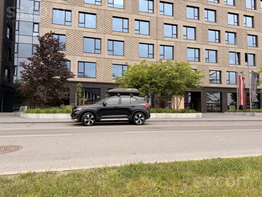 Black Volvo XC40 2021 in Riga, with an engine capacity of 1.50 L and mileage of 217 thousand km for 20750 €, photo 10 on AUTOMOTO.COM.LV