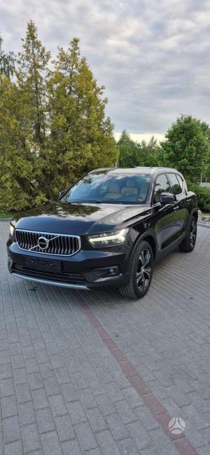 Melns Volvo XC40 2021 Telšiai, ar dzinēja tilpumu 1.48 L un nobraukumu 59 tūkst. km par 24500 €, foto  vietnē AUTOMOTO.COM.LV