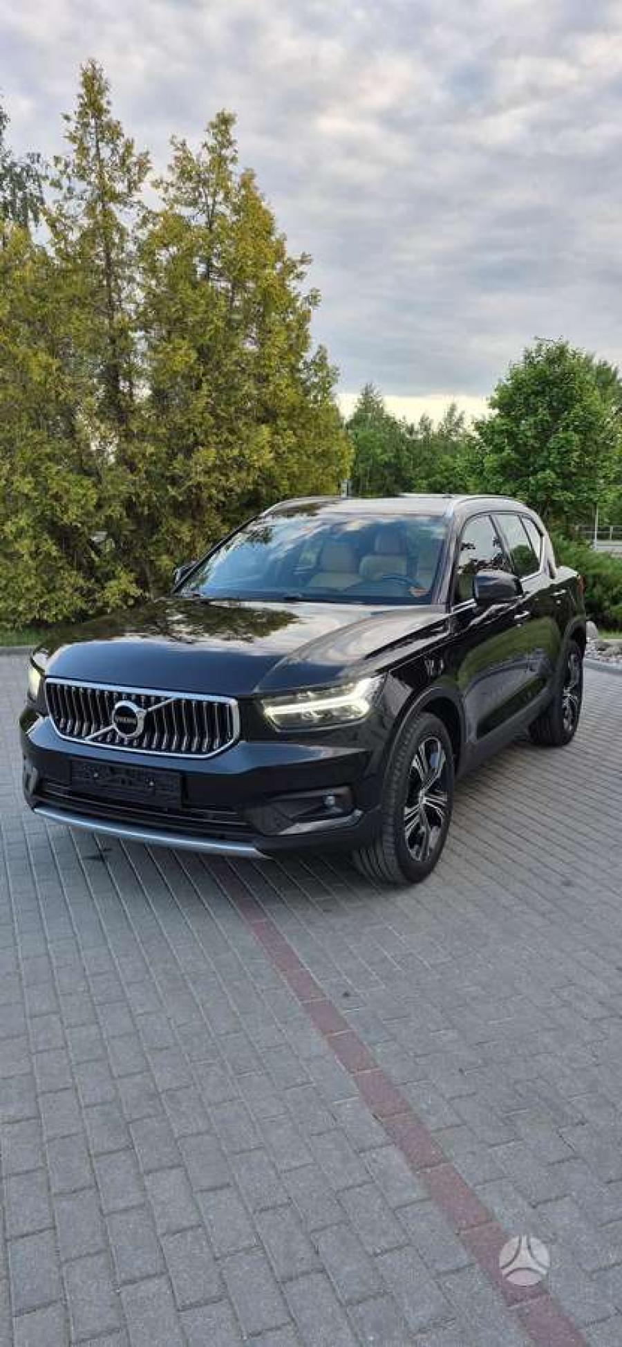 Black Volvo XC40 2021 in Telschi, with an engine capacity of 1.48 L and mileage of 59 thousand km for 24500 €, photo 1 on AUTOMOTO.COM.LV
