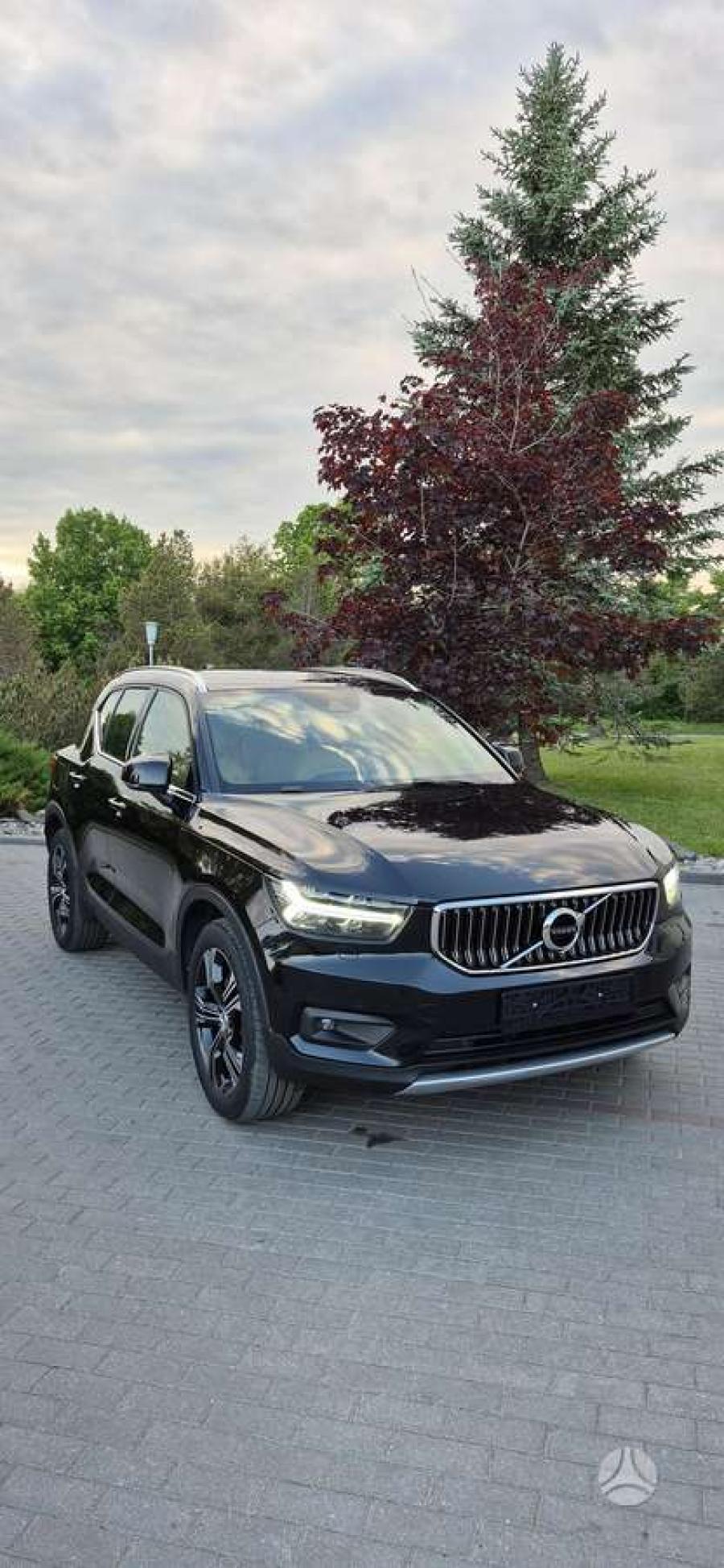 Black Volvo XC40 2021 in Telschi, with an engine capacity of 1.48 L and mileage of 59 thousand km for 24500 €, photo 3 on AUTOMOTO.COM.LV