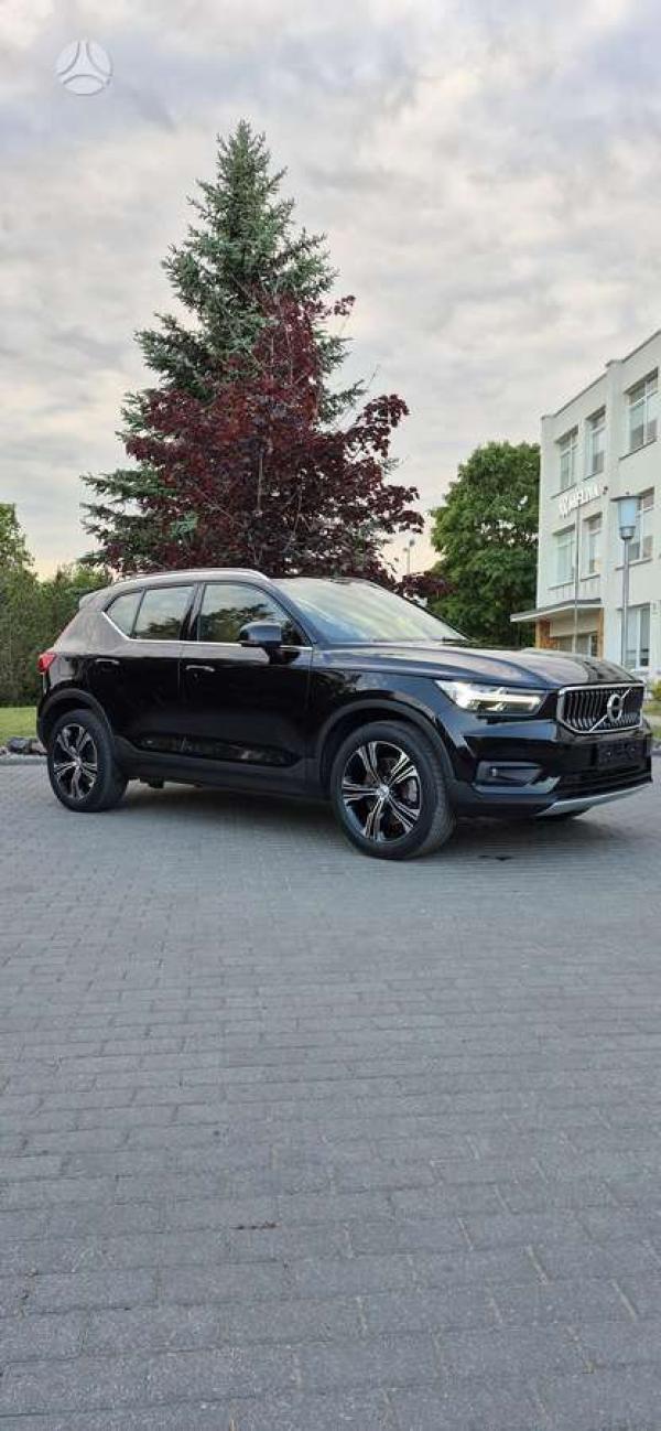 Black Volvo XC40 2021 in Telschi, with an engine capacity of 1.48 L and mileage of 59 thousand km for 24500 €, photo 3 on AUTOMOTO.COM.LV