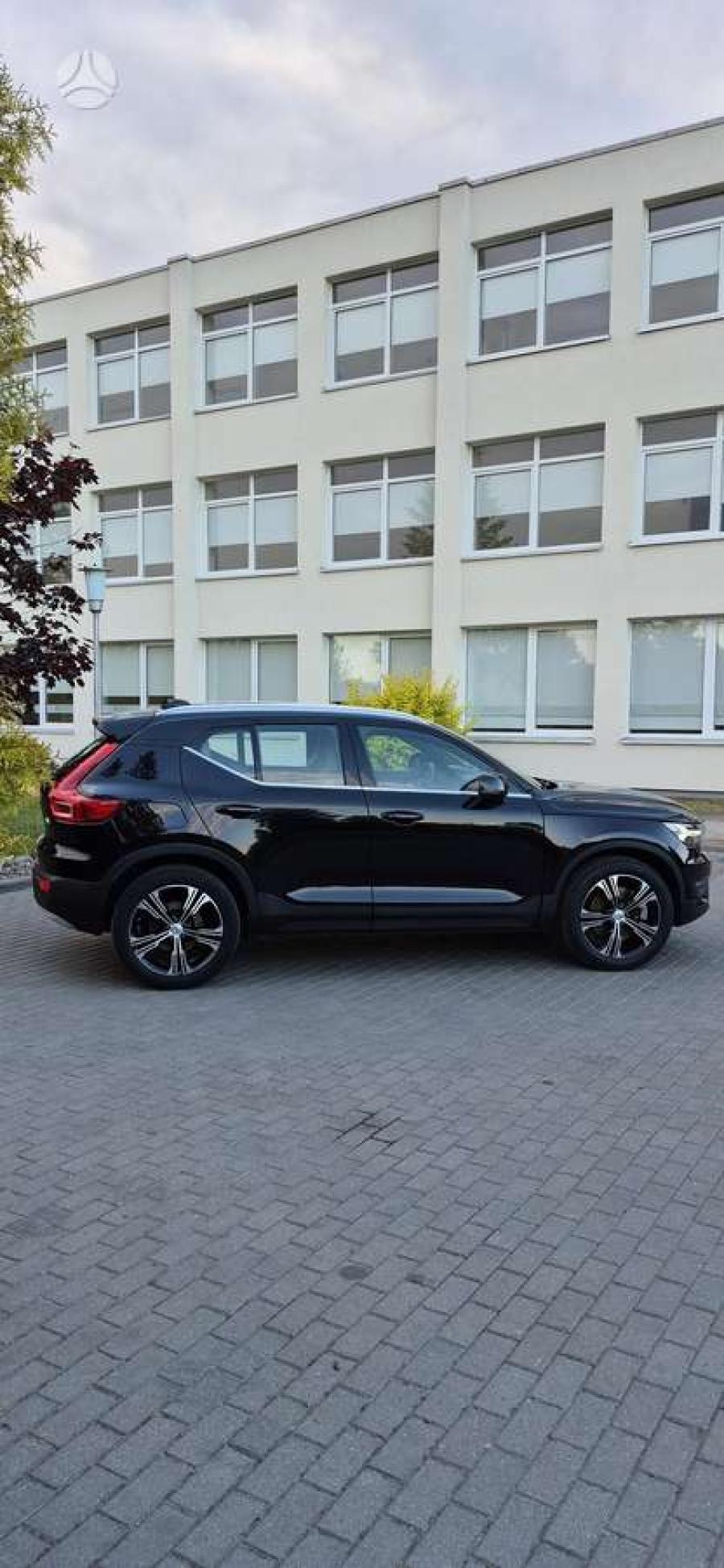 Black Volvo XC40 2021 in Telschi, with an engine capacity of 1.48 L and mileage of 59 thousand km for 24500 €, photo 8 on AUTOMOTO.COM.LV