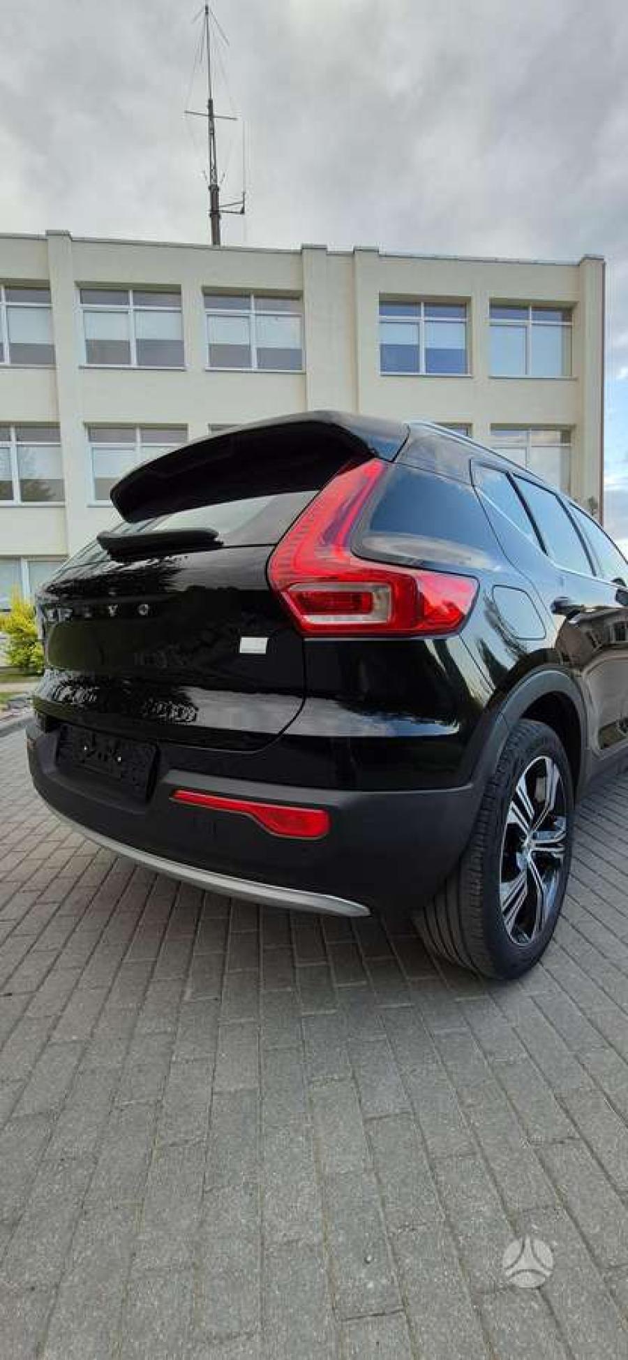 Black Volvo XC40 2021 in Telschi, with an engine capacity of 1.48 L and mileage of 59 thousand km for 24500 €, photo 12 on AUTOMOTO.COM.LV