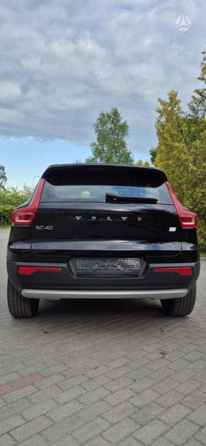 Black Volvo XC40 2021 in Telschi, with an engine capacity of 1.48 L and mileage of 59 thousand km for 24500 €, photo 13 on AUTOMOTO.COM.LV