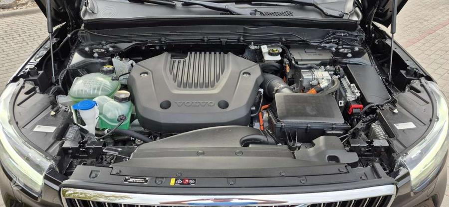 Black Volvo XC40 2021 in Telschi, with an engine capacity of 1.48 L and mileage of 59 thousand km for 24500 €, photo 16 on AUTOMOTO.COM.LV