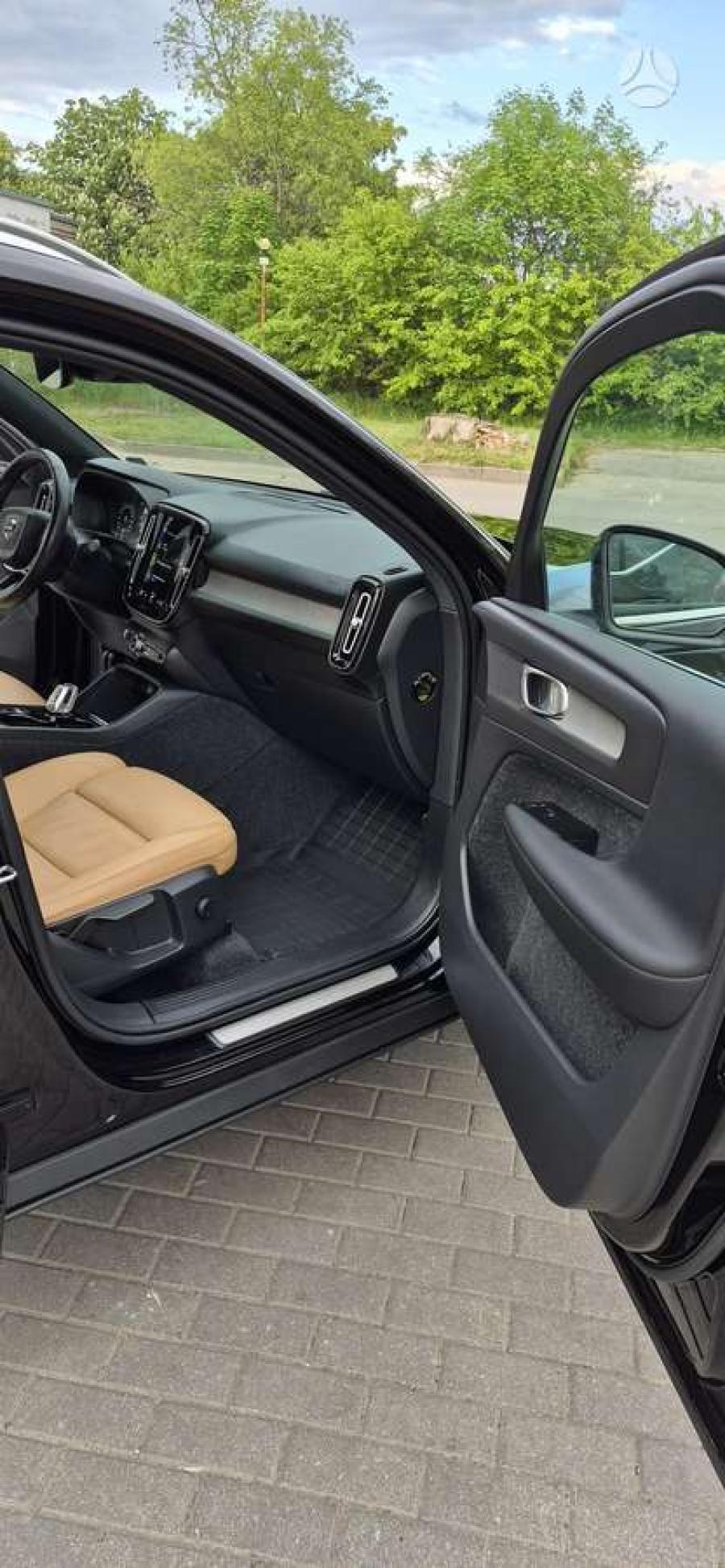 Black Volvo XC40 2021 in Telschi, with an engine capacity of 1.48 L and mileage of 59 thousand km for 24500 €, photo 21 on AUTOMOTO.COM.LV
