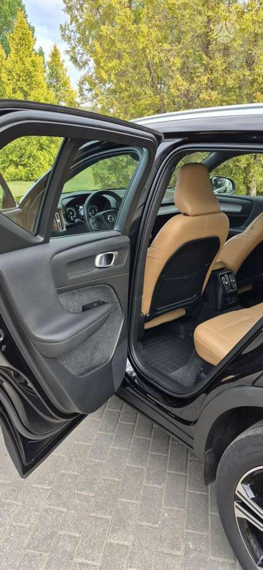 Black Volvo XC40 2021 in Telschi, with an engine capacity of 1.48 L and mileage of 59 thousand km for 24500 €, photo 22 on AUTOMOTO.COM.LV
