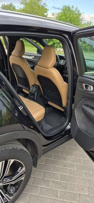 Black Volvo XC40 2021 in Telschi, with an engine capacity of 1.48 L and mileage of 59 thousand km for 24500 €, photo 23 on AUTOMOTO.COM.LV