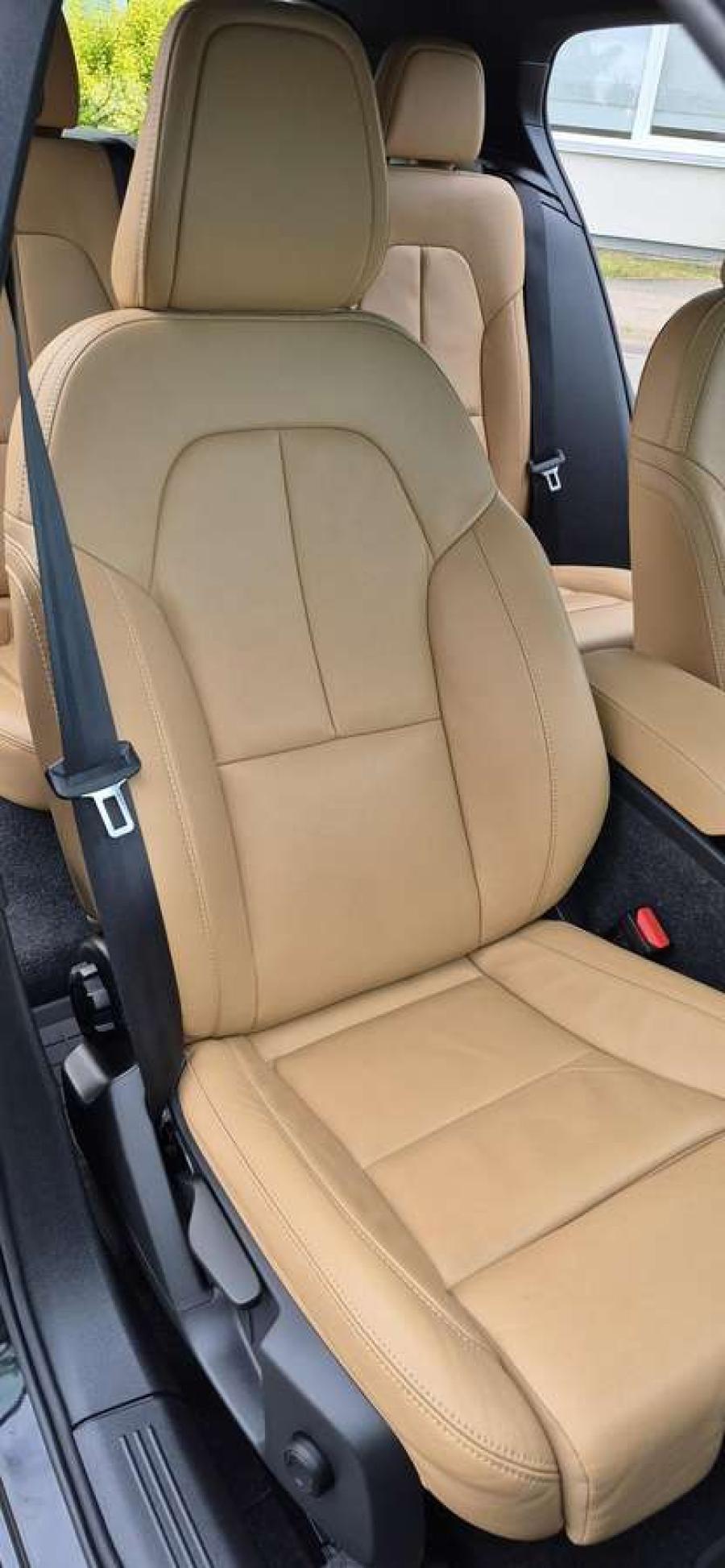 Black Volvo XC40 2021 in Telschi, with an engine capacity of 1.48 L and mileage of 59 thousand km for 24500 €, photo 24 on AUTOMOTO.COM.LV