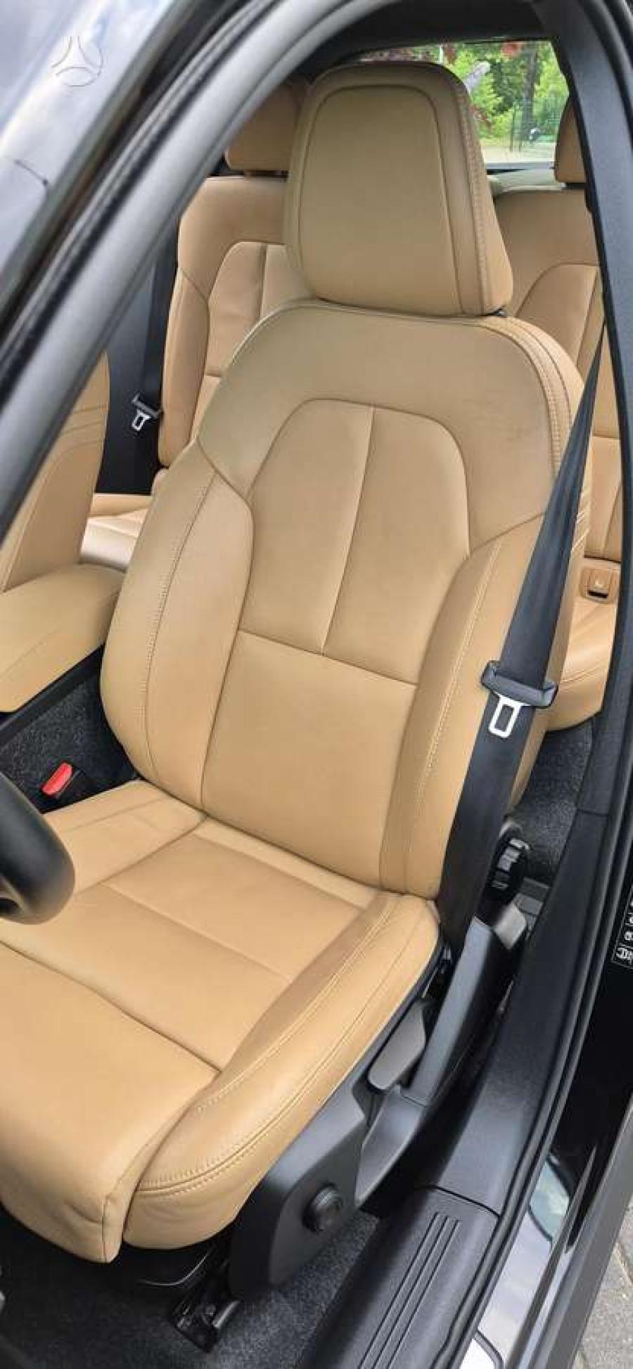 Black Volvo XC40 2021 in Telschi, with an engine capacity of 1.48 L and mileage of 59 thousand km for 24500 €, photo 25 on AUTOMOTO.COM.LV
