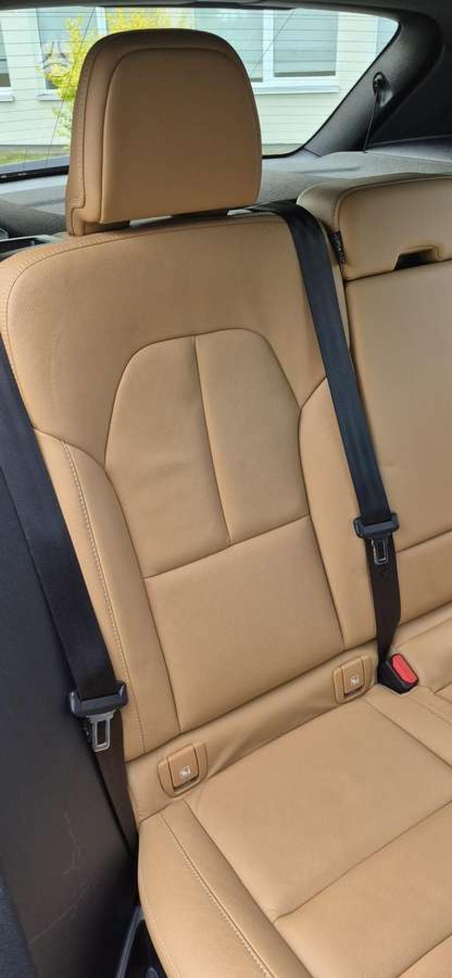 Black Volvo XC40 2021 in Telschi, with an engine capacity of 1.48 L and mileage of 59 thousand km for 24500 €, photo 26 on AUTOMOTO.COM.LV