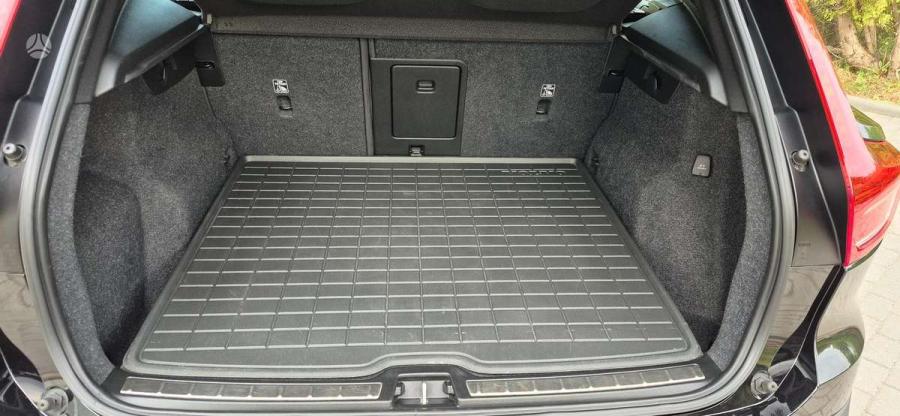 Black Volvo XC40 2021 in Telschi, with an engine capacity of 1.48 L and mileage of 59 thousand km for 24500 €, photo 29 on AUTOMOTO.COM.LV