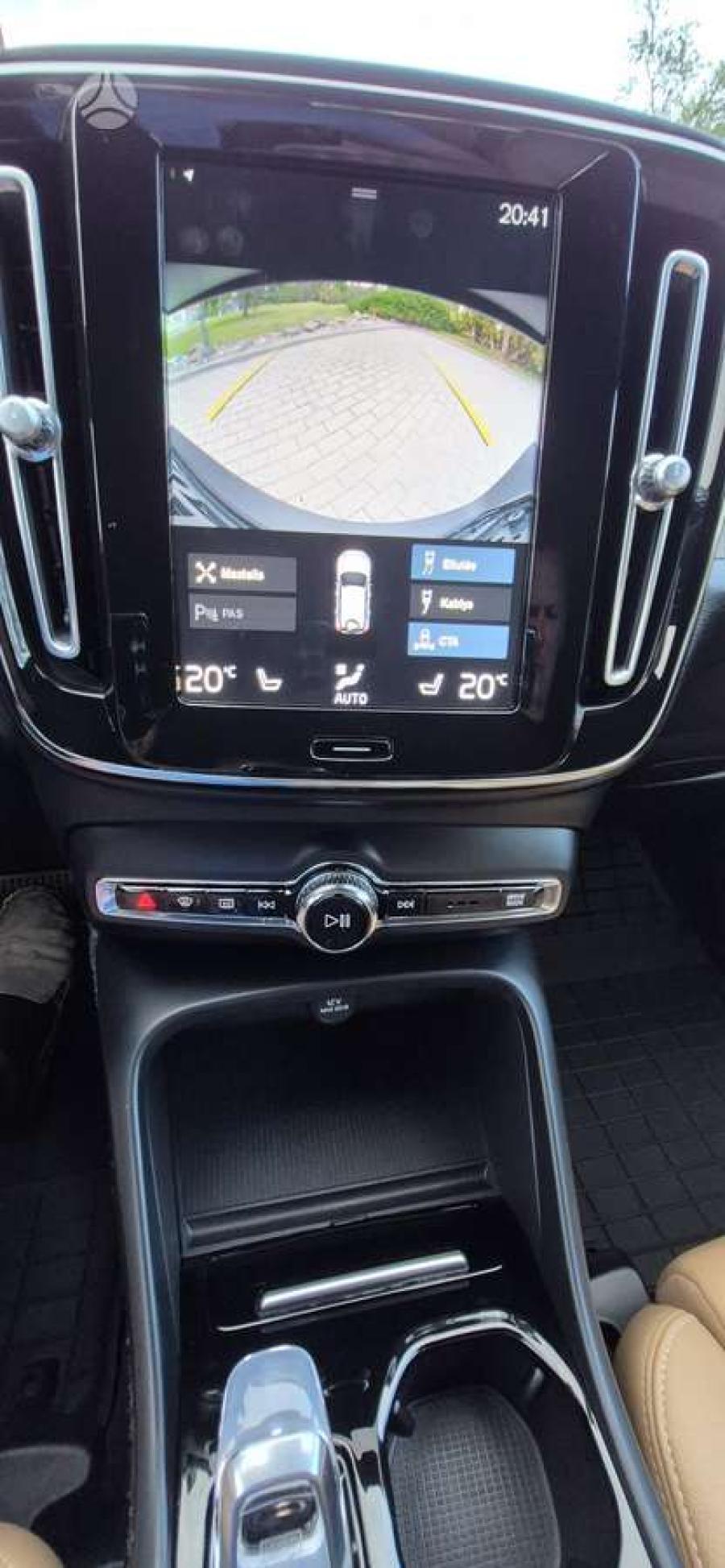 Black Volvo XC40 2021 in Telschi, with an engine capacity of 1.48 L and mileage of 59 thousand km for 24500 €, photo 32 on AUTOMOTO.COM.LV