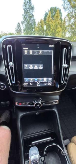 Black Volvo XC40 2021 in Telschi, with an engine capacity of 1.48 L and mileage of 59 thousand km for 24500 €, photo 33 on AUTOMOTO.COM.LV