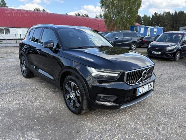 Black Volvo XC40 2021 in Riga, with an engine capacity of 1.50 L and mileage of 70 thousand km for 28200 €, photo 2 on AUTOMOTO.COM.LV