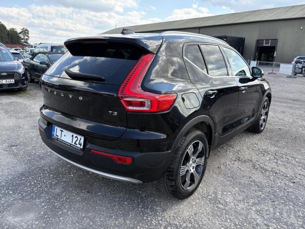Black Volvo XC40 2021 in Riga, with an engine capacity of 1.50 L and mileage of 70 thousand km for 28200 €, photo 3 on AUTOMOTO.COM.LV