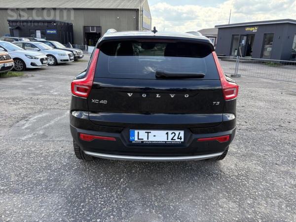 Black Volvo XC40 2021 in Riga, with an engine capacity of 1.50 L and mileage of 70 thousand km for 28200 €, photo 5 on AUTOMOTO.COM.LV