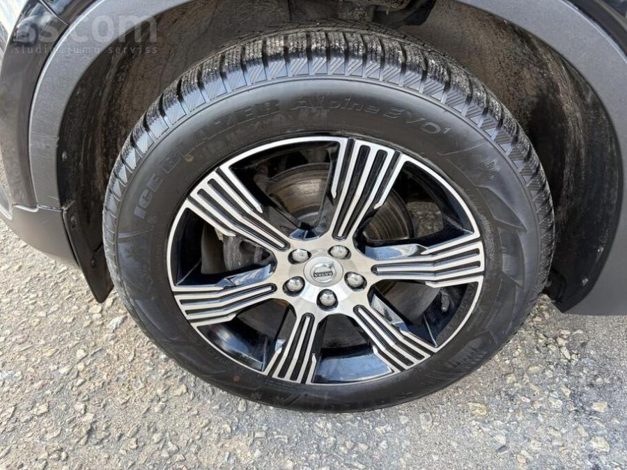 Черный Вольво XC40 2021 в Рига, объемом двигателя 1.50 л и пробегом 70 тыс. км за 28200 €, фото 9 на AUTOMOTO.COM.LV