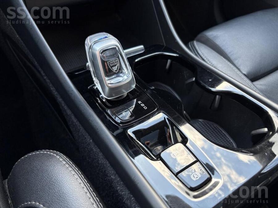 Черный Вольво XC40 2021 в Рига, объемом двигателя 1.50 л и пробегом 70 тыс. км за 28200 €, фото 27 на AUTOMOTO.COM.LV
